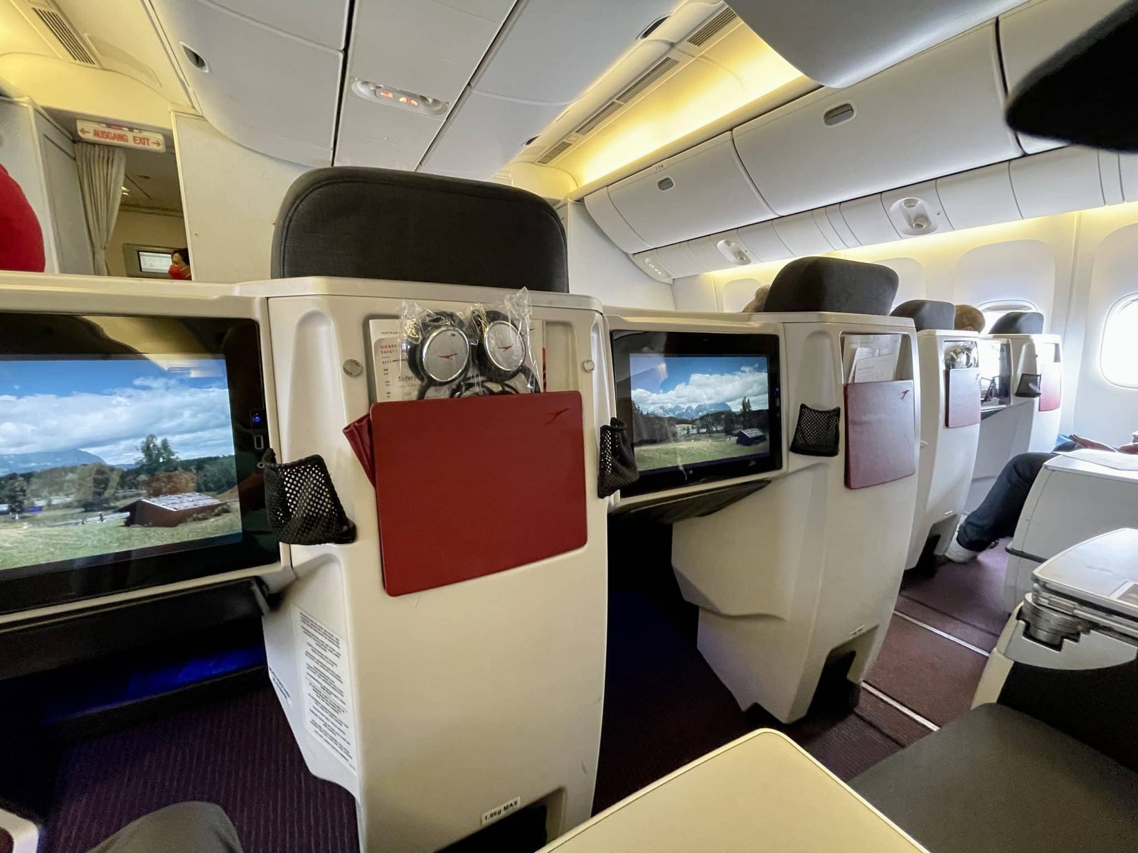 Review: Austrian Airlines 777-200 business class LA to Vienna