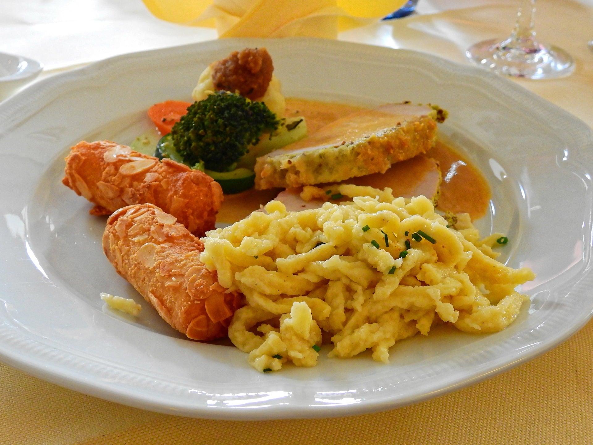 Super creamy cheese Spaetzle with caramelised onions - Luc & June ...